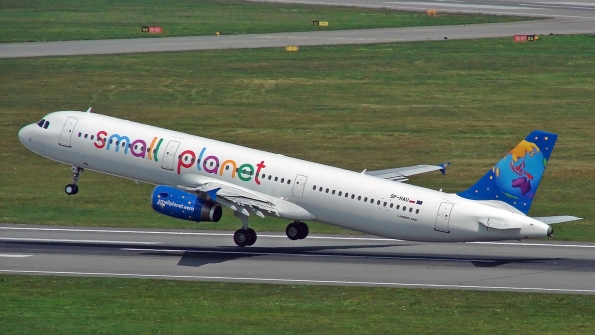 Small Planet Airlines Logo Small Planet Airlines: Over 461