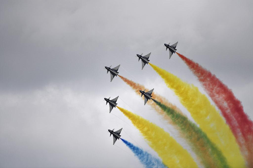 In Pictures: China's Ba Yi Aerobatics Team Demo At Singapore Airshow ...