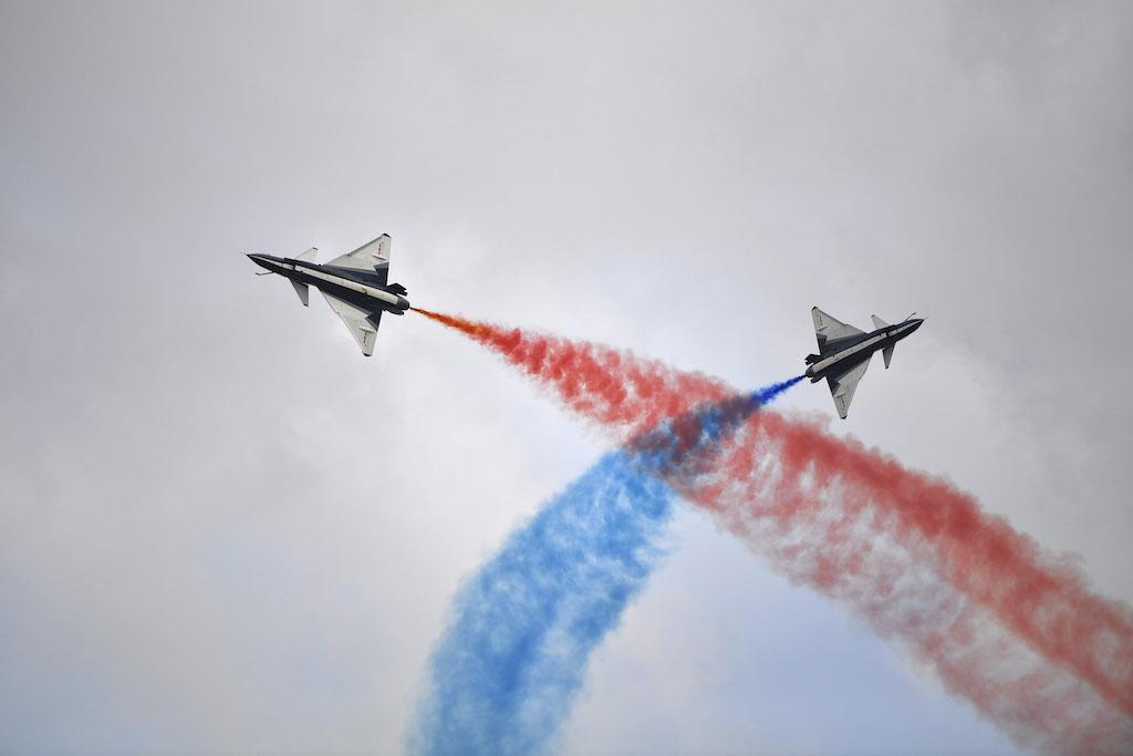 In Pictures: China's Ba Yi Aerobatics Team Demo At Singapore Airshow ...