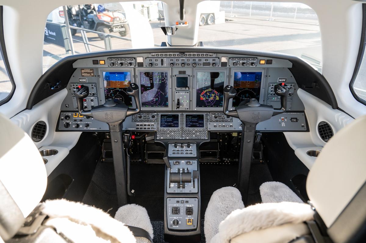 Gallery: Flight Decks On Business Aviation Aircraft At NBAA-BACE 2023 ...