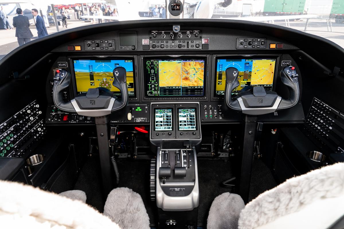 Gallery: Flight Decks On Business Aviation Aircraft At NBAA-BACE 2023 ...