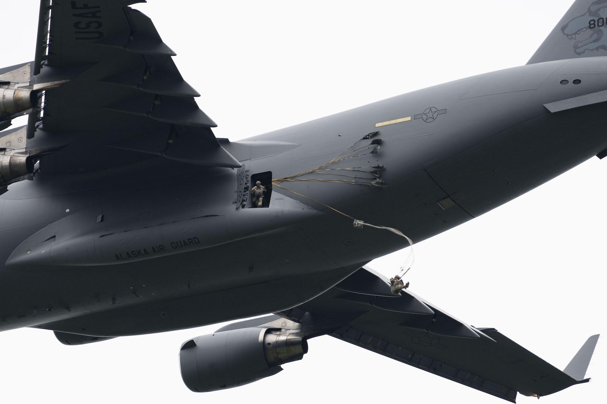 Gallery: Alaskan C-17, Chinook Support Joint Airborne Parajump/TACP ...