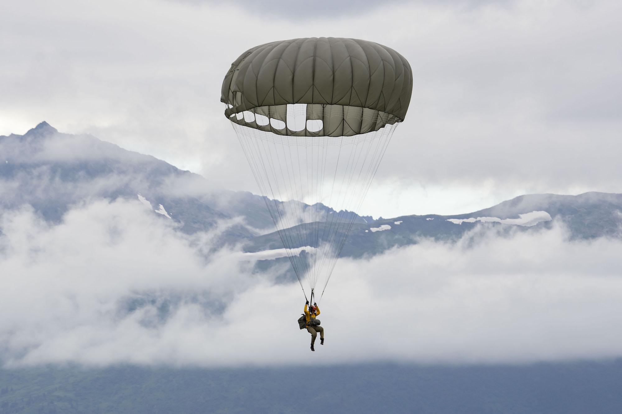 Gallery: Alaskan C-17, Chinook Support Joint Airborne Parajump/TACP ...